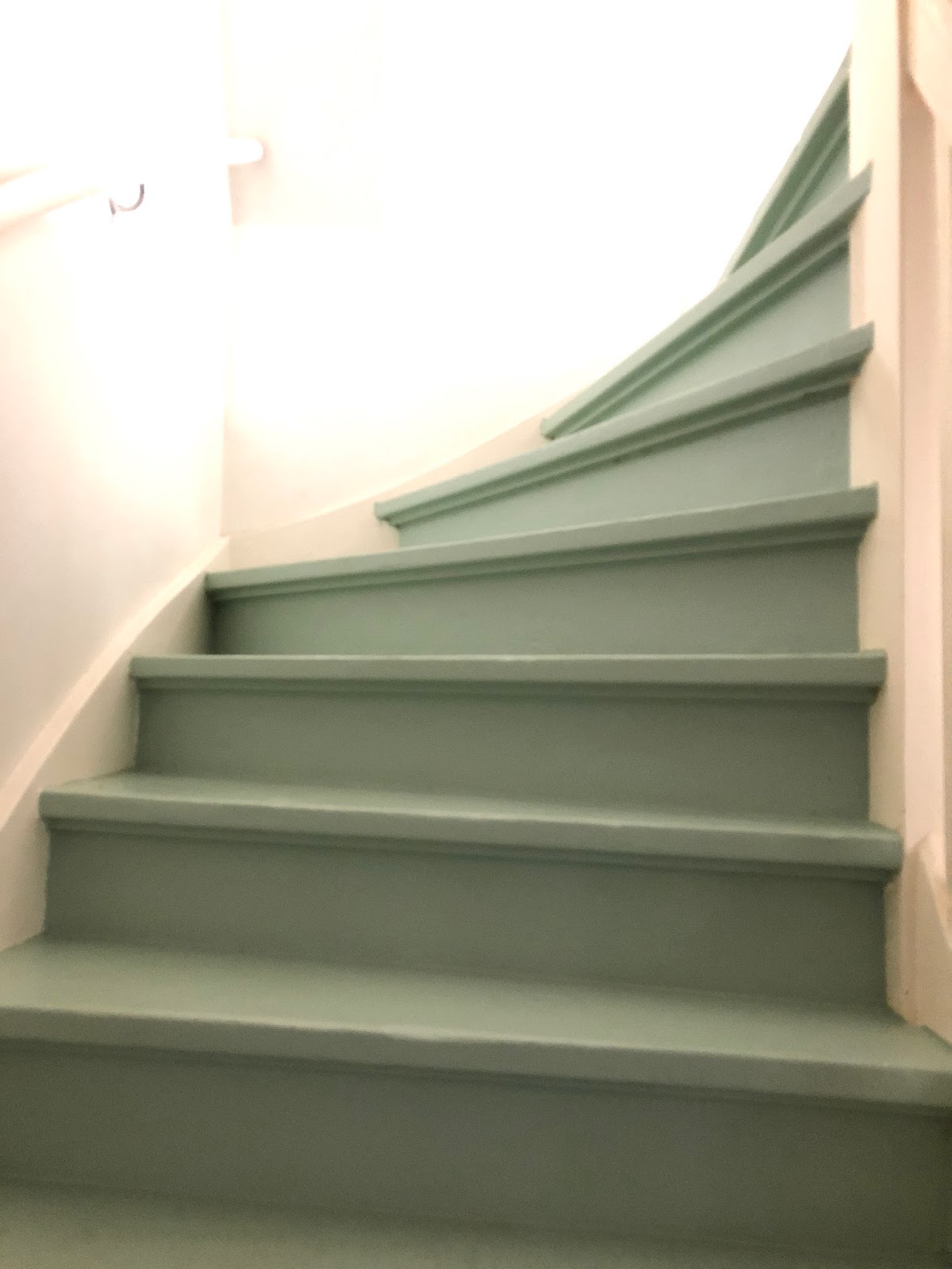Kleurinspiratie . onze geverfde trap in drie tinten groen