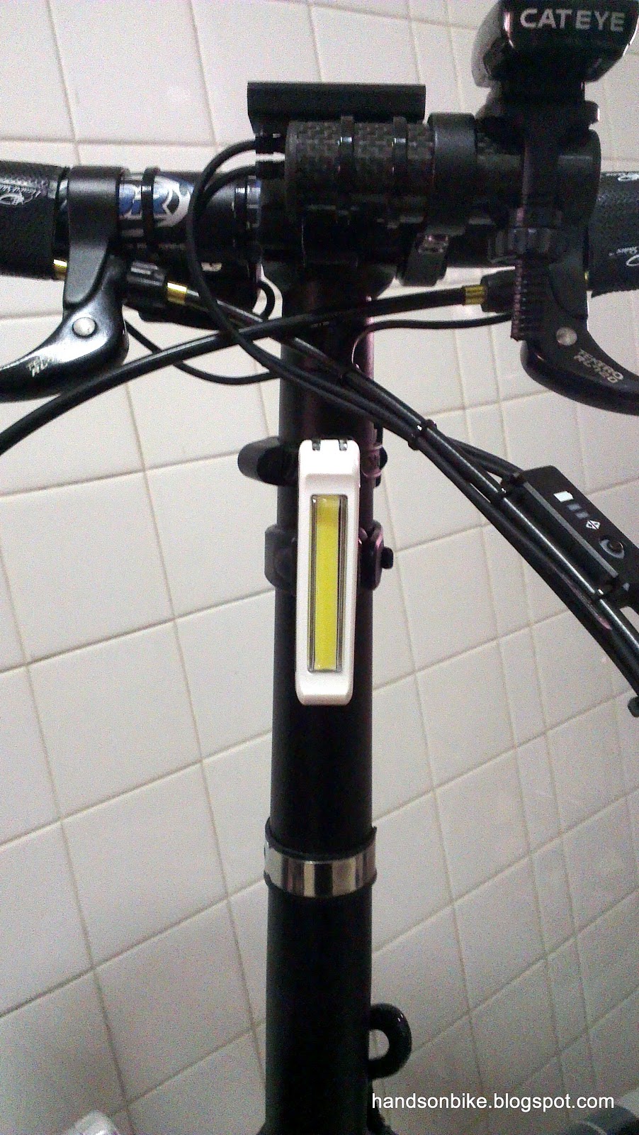 Hands On Bike: Moon Comet Front Light Review