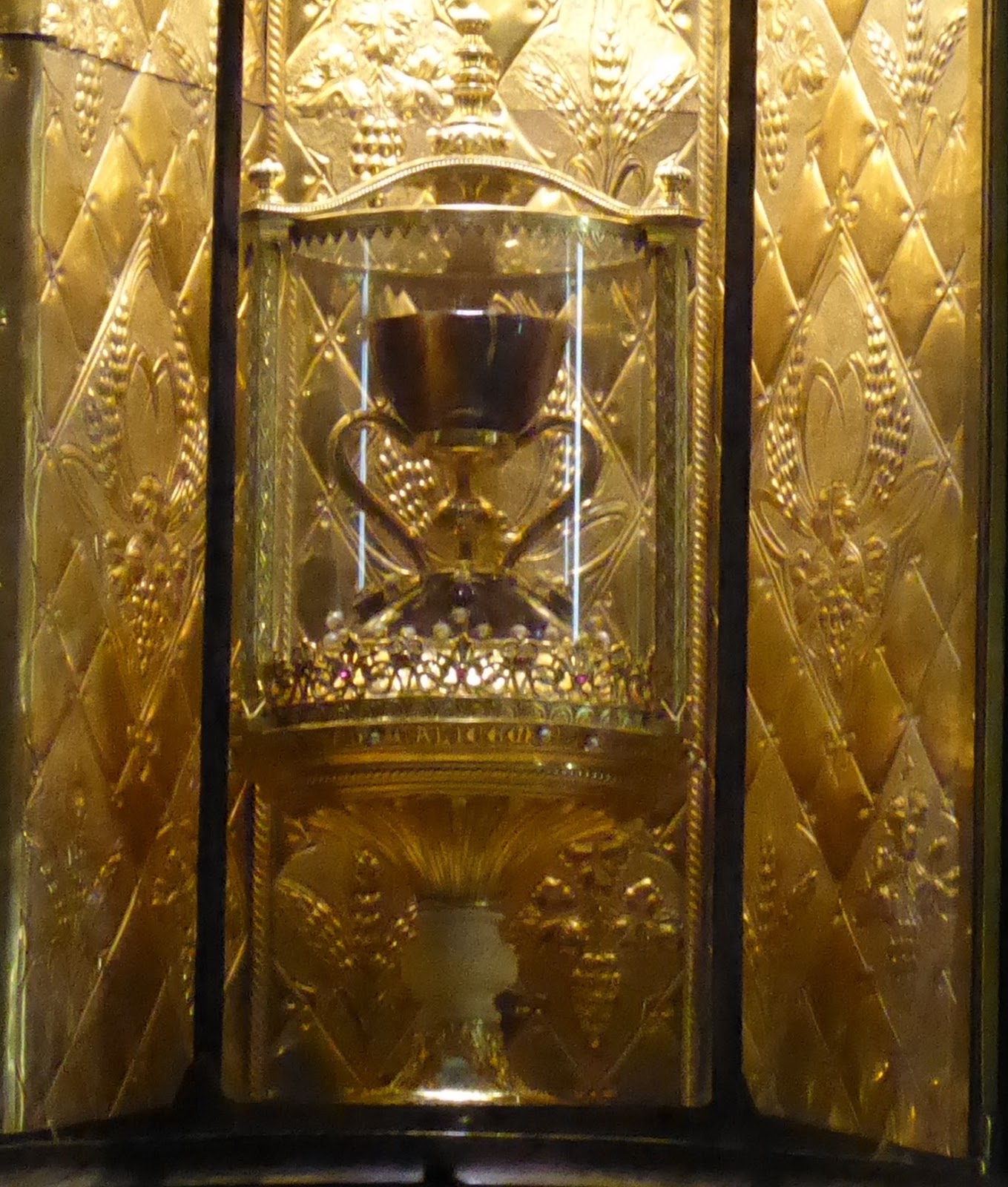 Photo-ops: Stone Church Artifact: Holy Chalice (Santo Cáliz) - Valencia ...