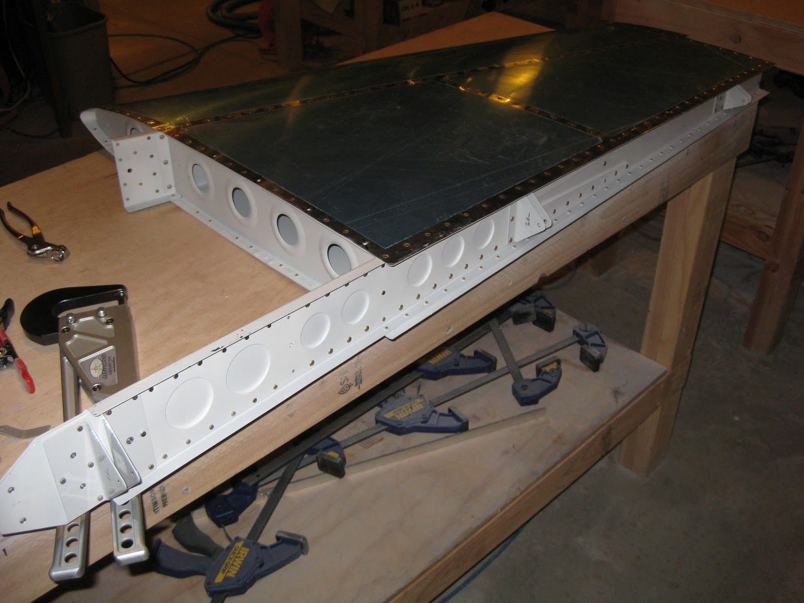 E's Van's RV-14A: Empennage: Vertical stabilizer. Complete.