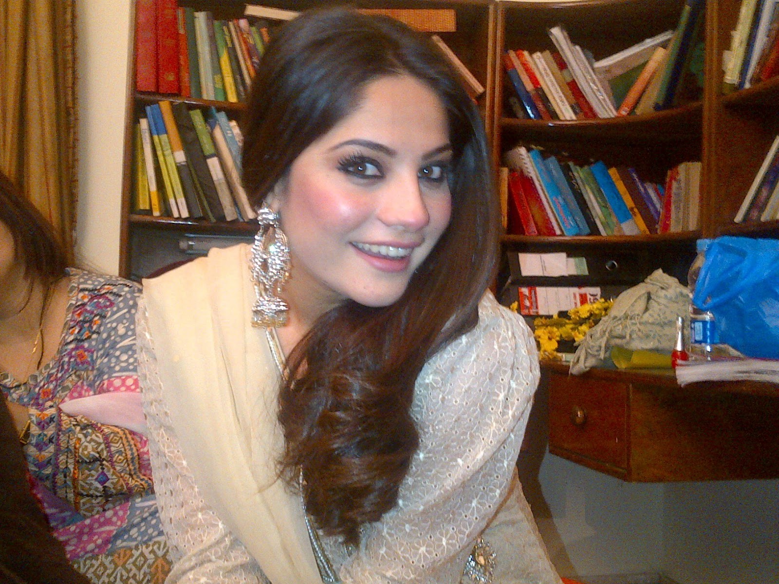 Gorgeous Pakistani Actress Neelam Muneer Super Hot Facebook Photos ...
