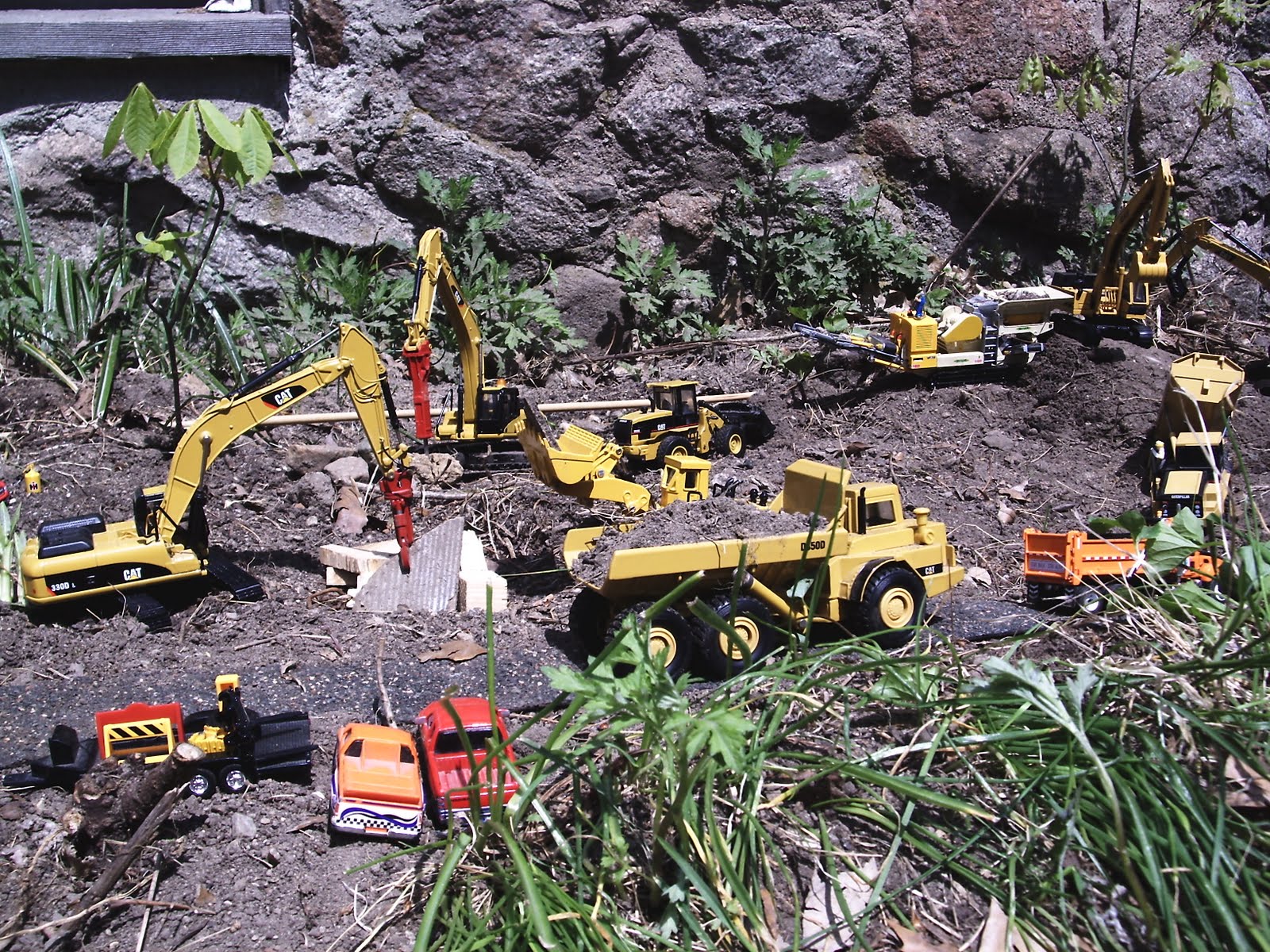 Scale Models: Dio of D&M Construction pit