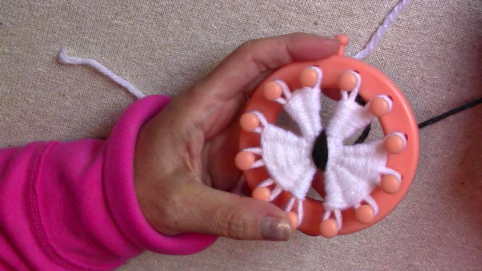 EasyMeWorld: How To Loom a Butterfly