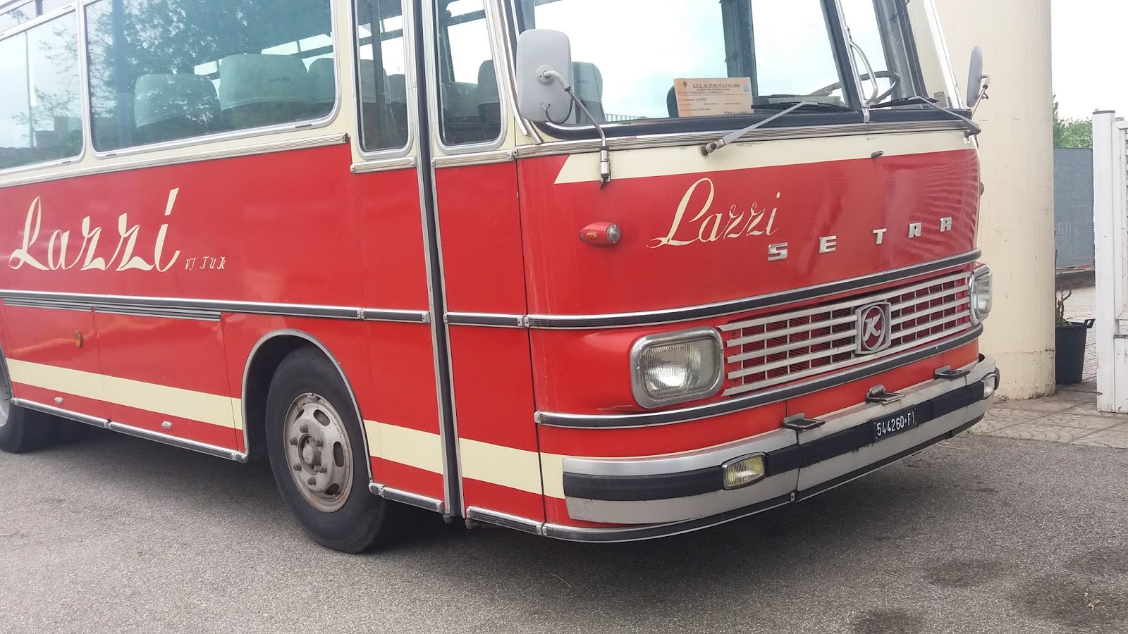 GRANDI E PICCOLE AUTO: Documentazione: un Setra S80 della ditta Lazzi