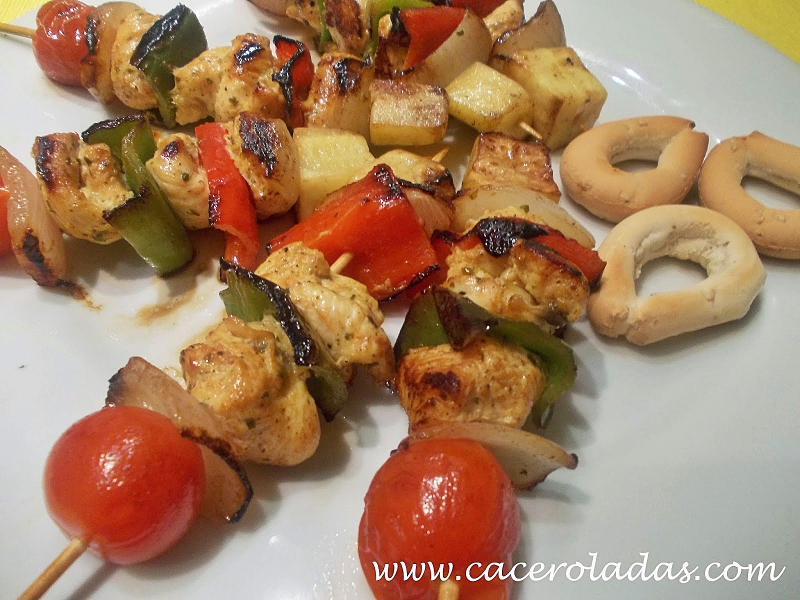 Brochetas de pollo marinado con verduras | CACEROLADAS: Brochetas de ...