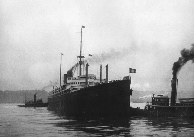 HISTORY - ss DEUTSCHLAND - The only HAPAG four stacker and Blue Riband ...