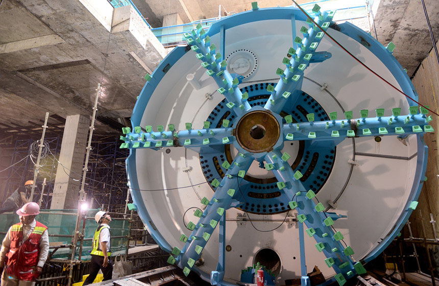 Khoan qua đường tại hòa bình bằng robot dẫn hướng năm 2019