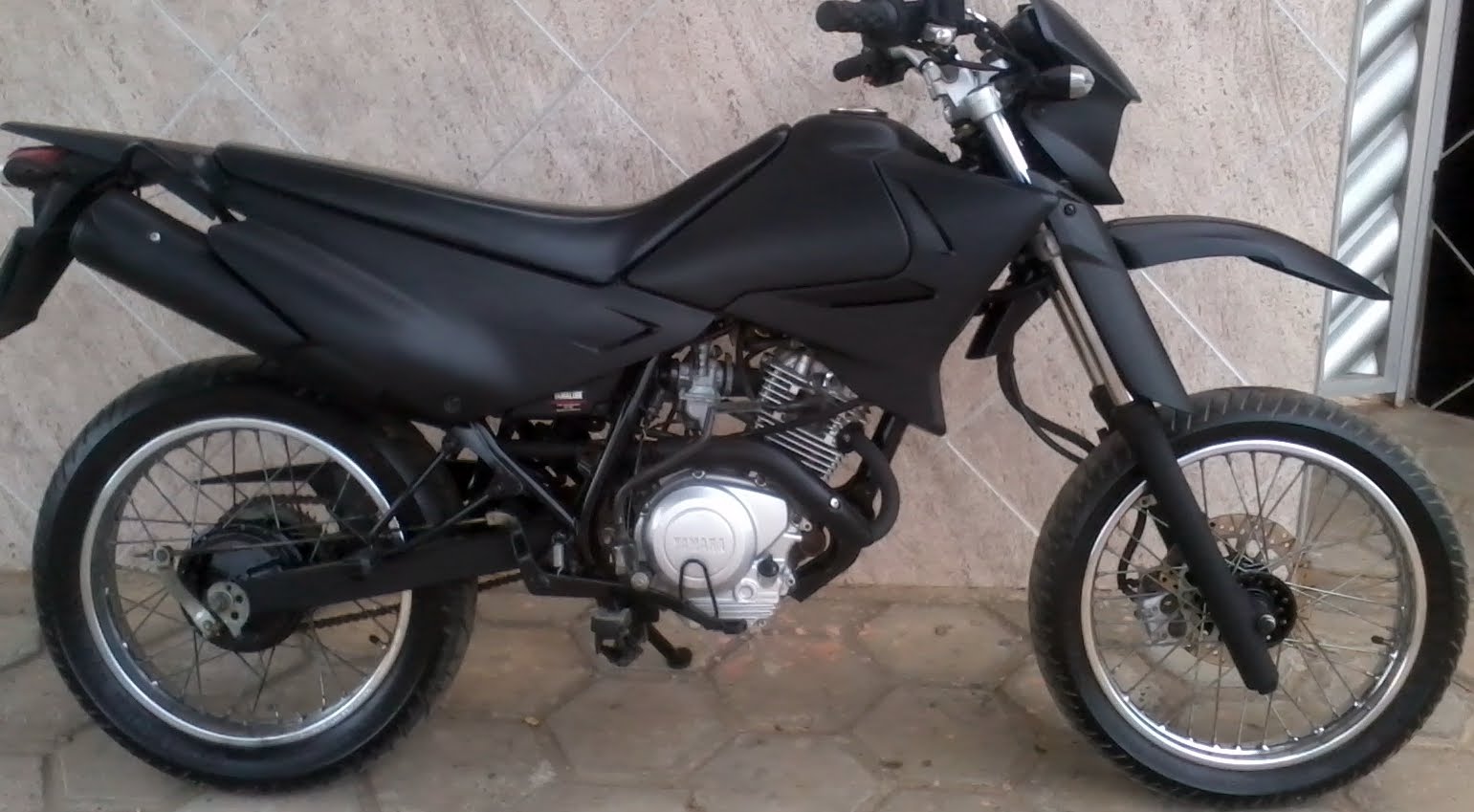 Vitor Adesivos: XTZ X preto fusco desing show de bola! a monster red