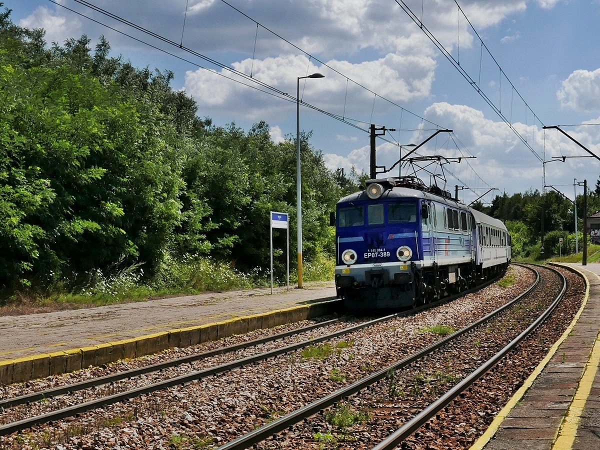 Biegną pociągi przez Tumlin | Kolejowe Kielce