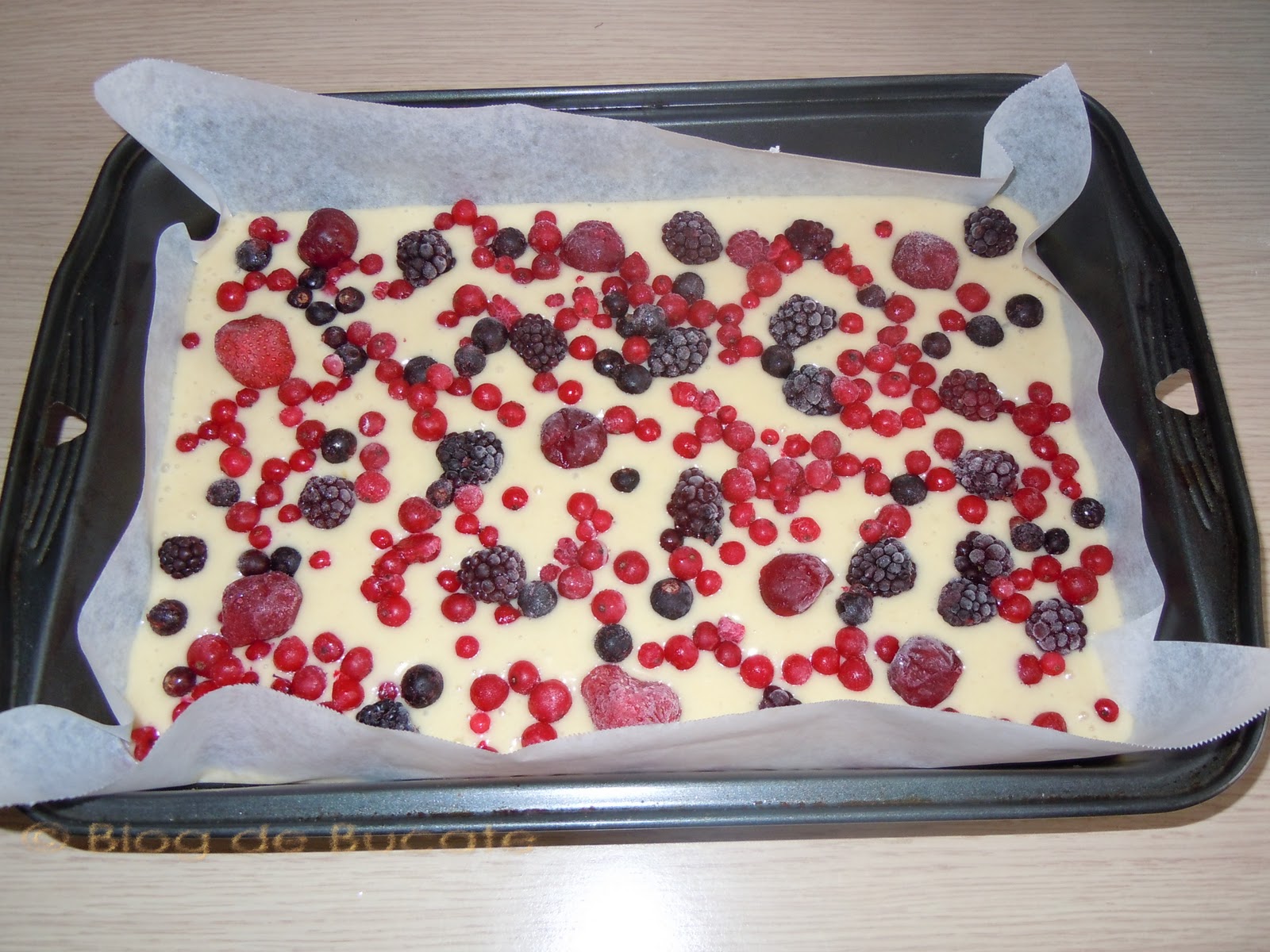 Blog de Bucate: Prajitura cu fructe de padure