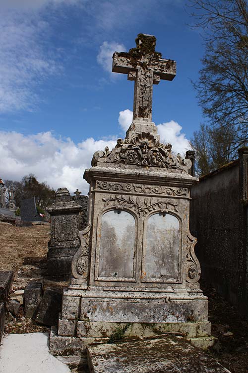 Vu par MamLéa: Cimetière d'Amanty (55) et sa chapelle