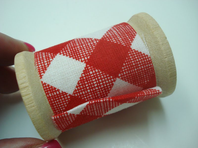 Bee In My Bonnet: Fabric Spools Tutorial...