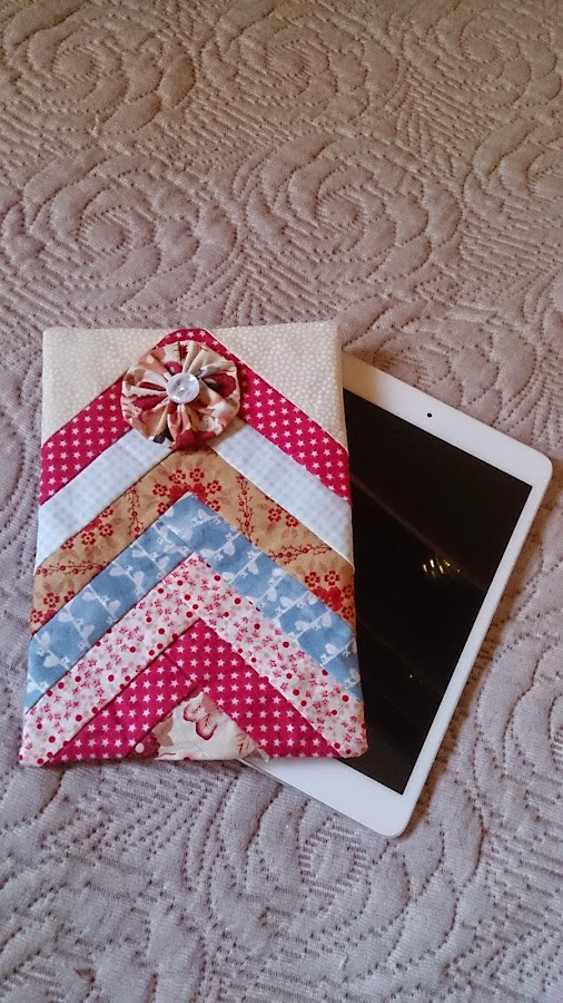 Funda de tablet de patchwork Log Cabin | Manualidades