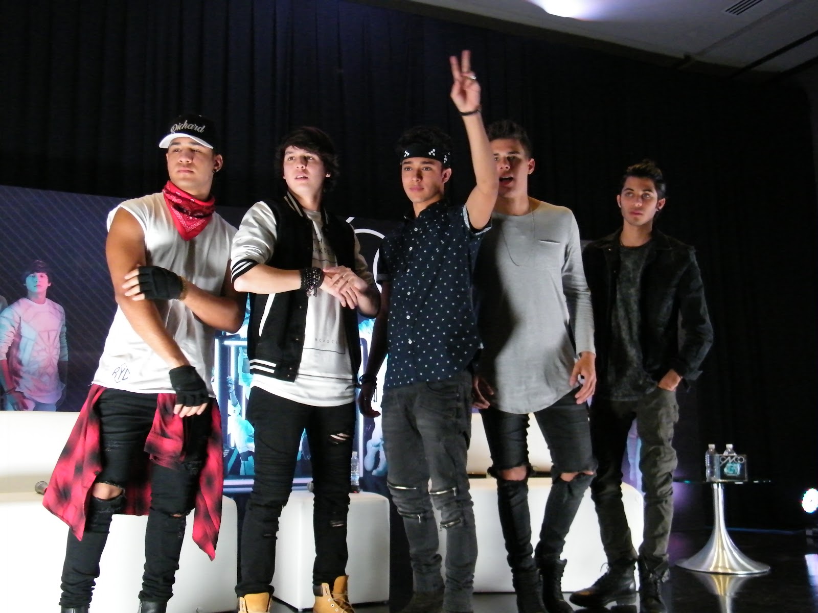 CNCO estrena su sencillo CNCO estrena su sencillo