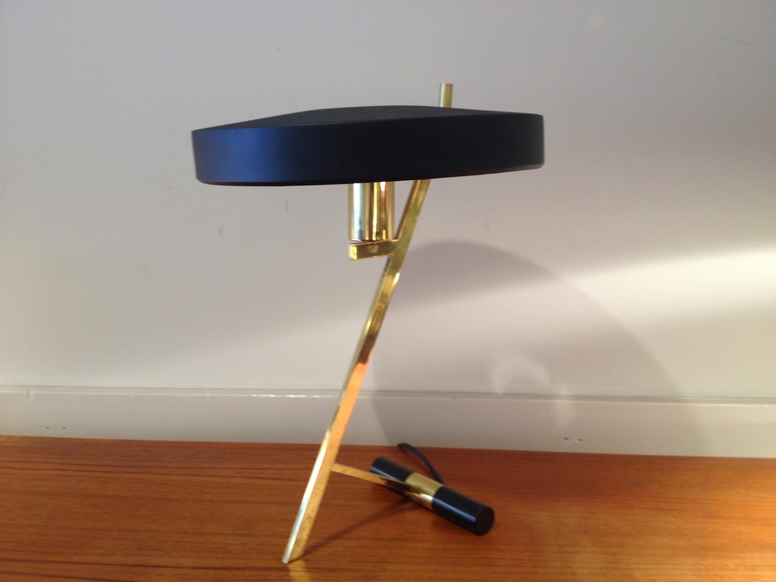 Tolve* {* Art & Design}: SOLD Philips Z Lamp design Louis Kalff