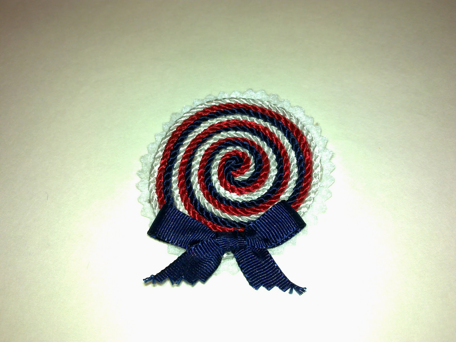 Ana Belén Cristino Diademas y complementos originales: broches cordon