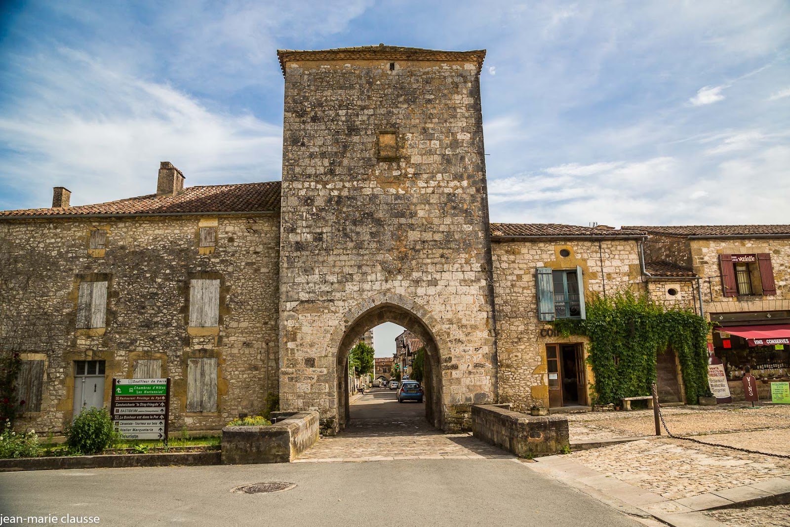 Découvrir la France en photos: 44 - MONPAZIER. (Dordogne-24)