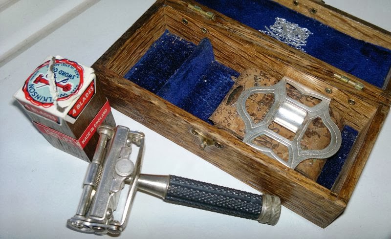 STEFANO'S VINTAGE & RETRO: Wilkinson Sword Empire Razor set