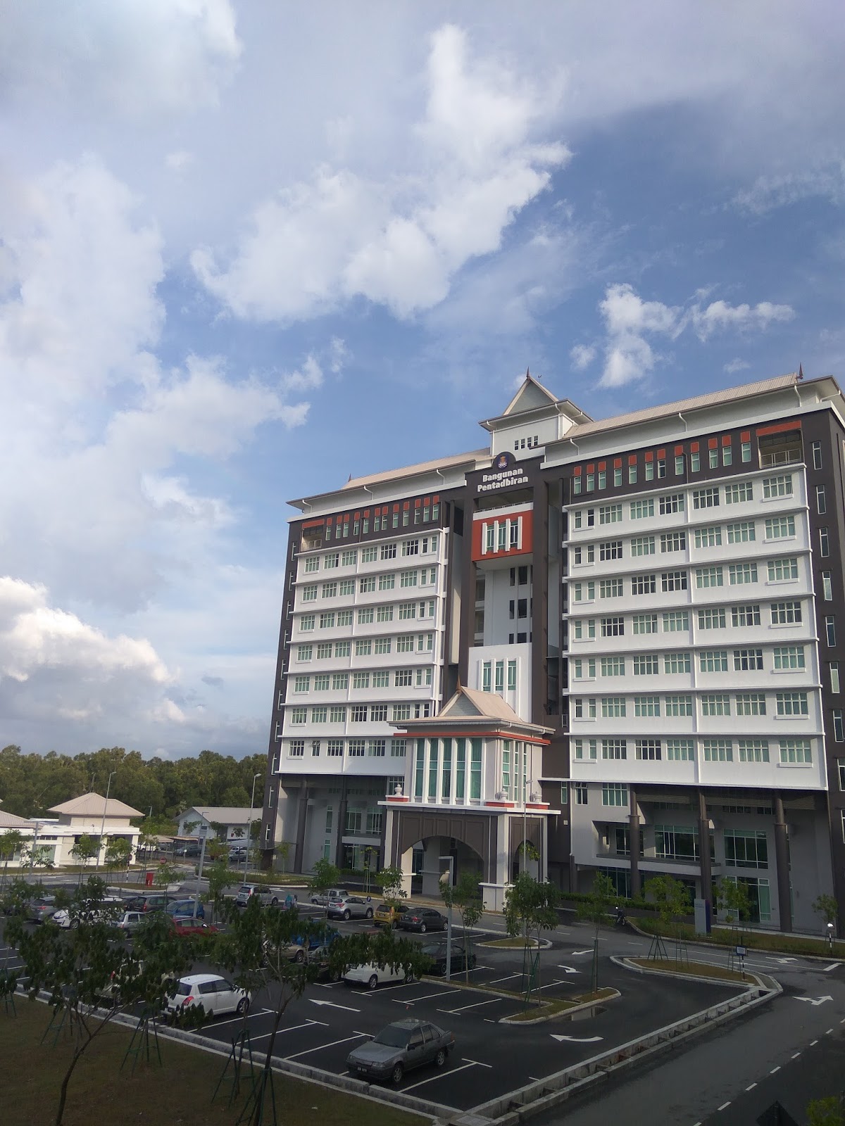 Cik Gigi Besi: A Sneak Peek of UiTM Dengkil!