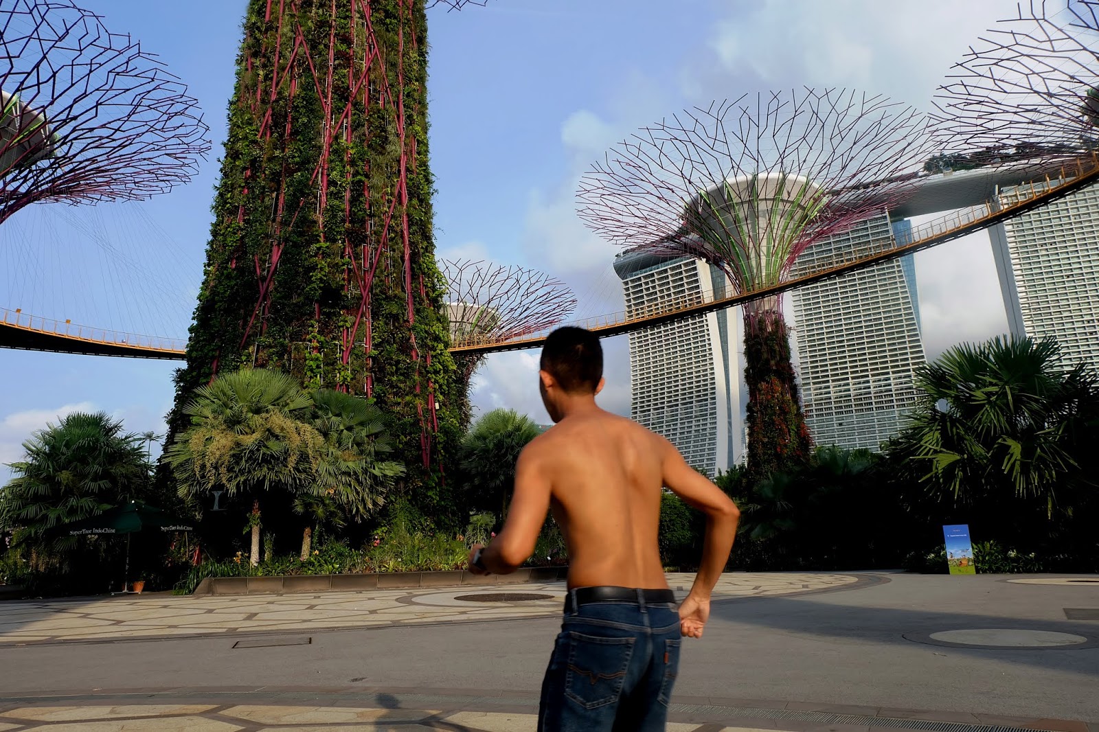 .: adie DOES :.: Menjejak Kisah Crazy Rich Asians