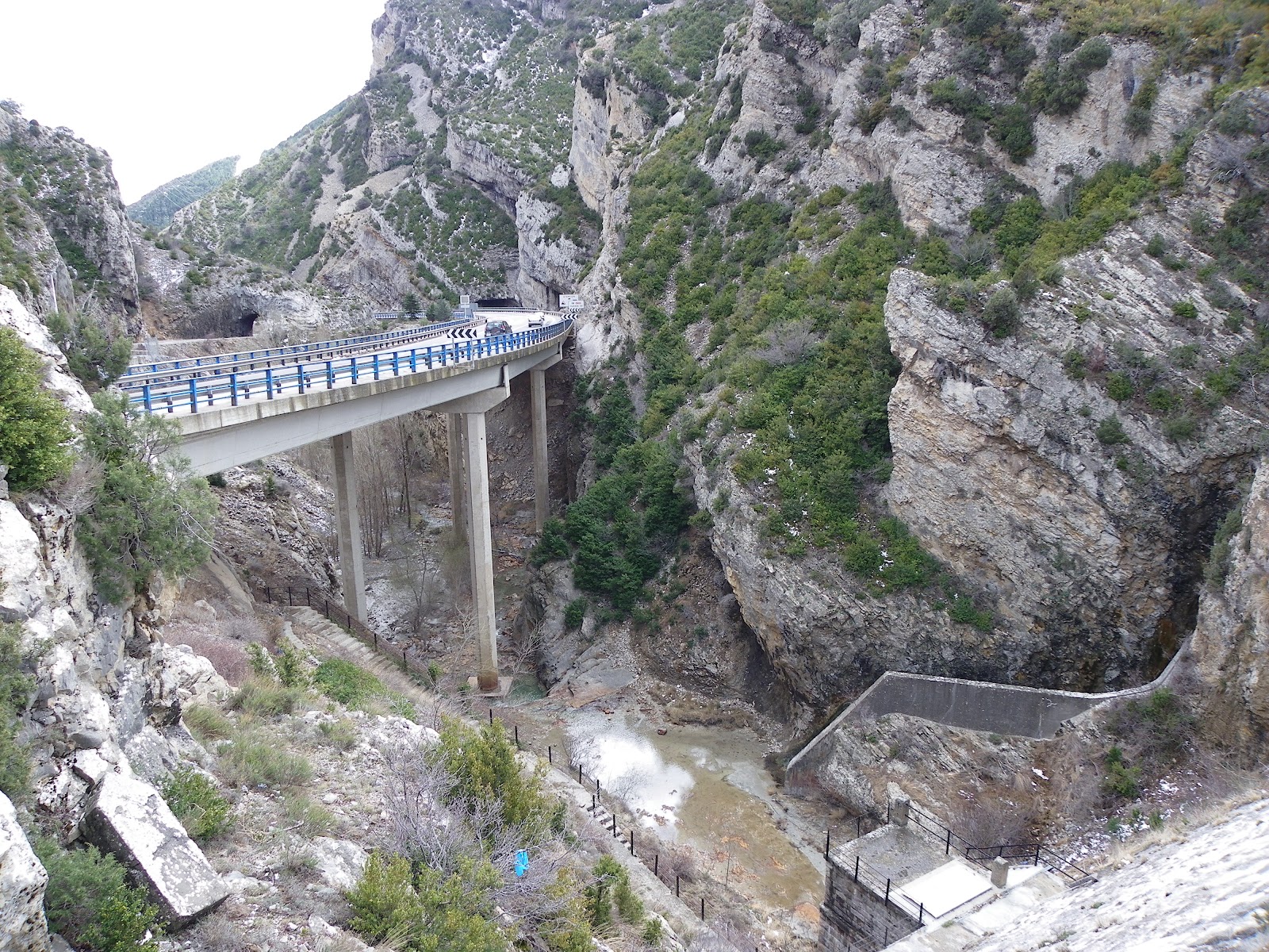 Presas y embalses: Embalse de Arguis