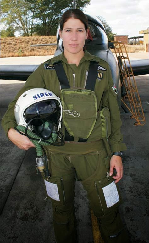 Η ΠΡΩΤΗ ΑΜΑΖΟΝΑ ΓΗΤΕΥΤΗΣ ΤΟΥ ΜΑΧΗΤΙΚΟΥ GRIPEN... ΕΙΝΑΙ ΕΤΟΙΜΗ ΝΑ ΣΚΙΣΕΙ ...