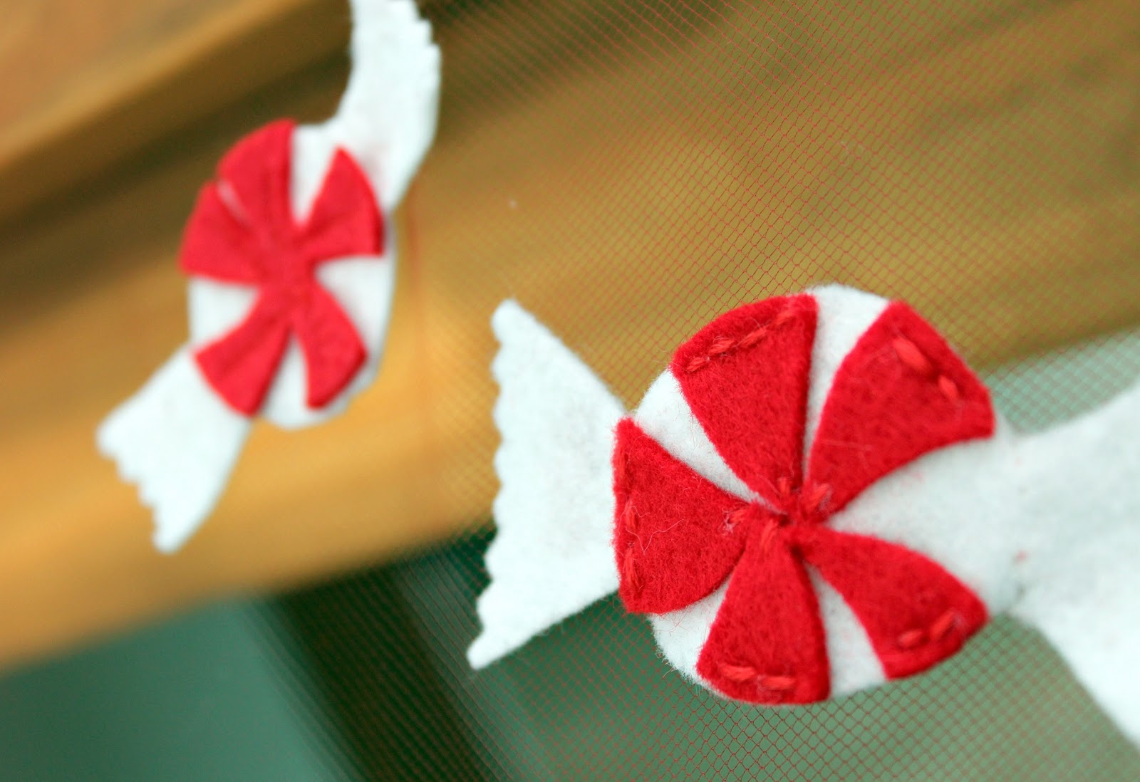 christmas-candy-tablecloth-taylormade