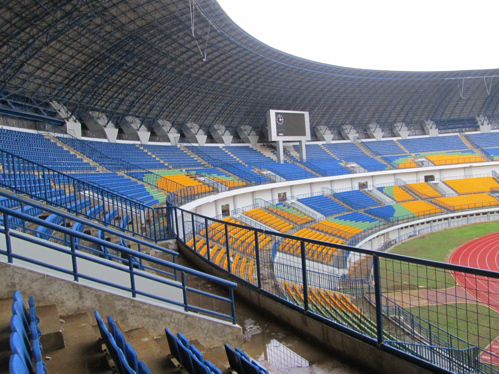 MANDOR: Kursi Tribun Stadion Gedebage