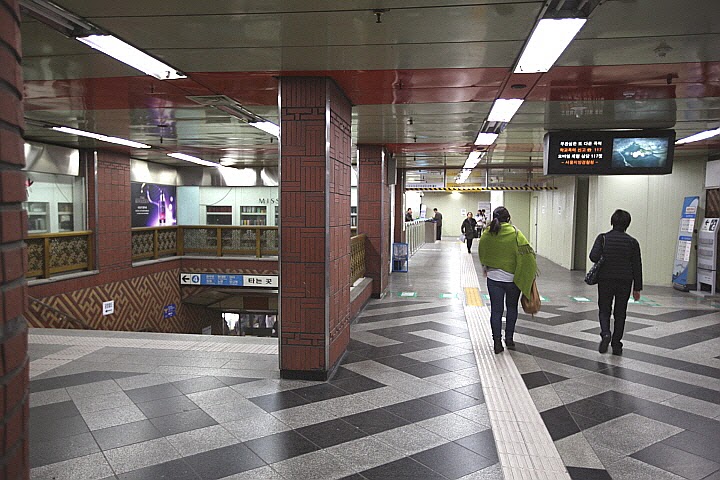 AREX: How to transfer to subway line 1 & 4 through transfer passageway ...