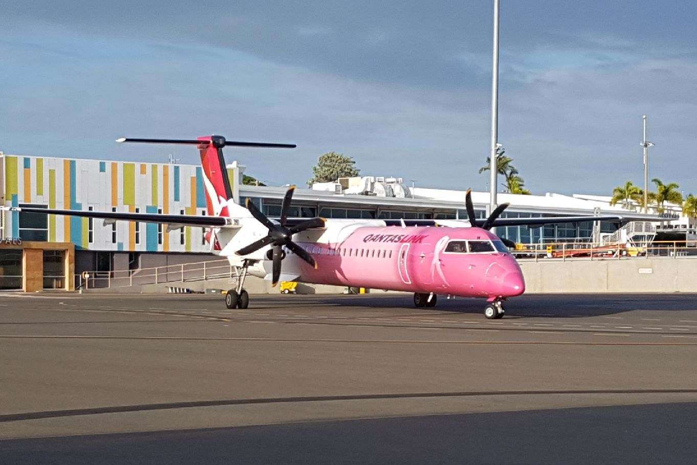 Central Queensland Plane Spotting: QantasLink Dash-8-Q400 VH-QOC in New ...