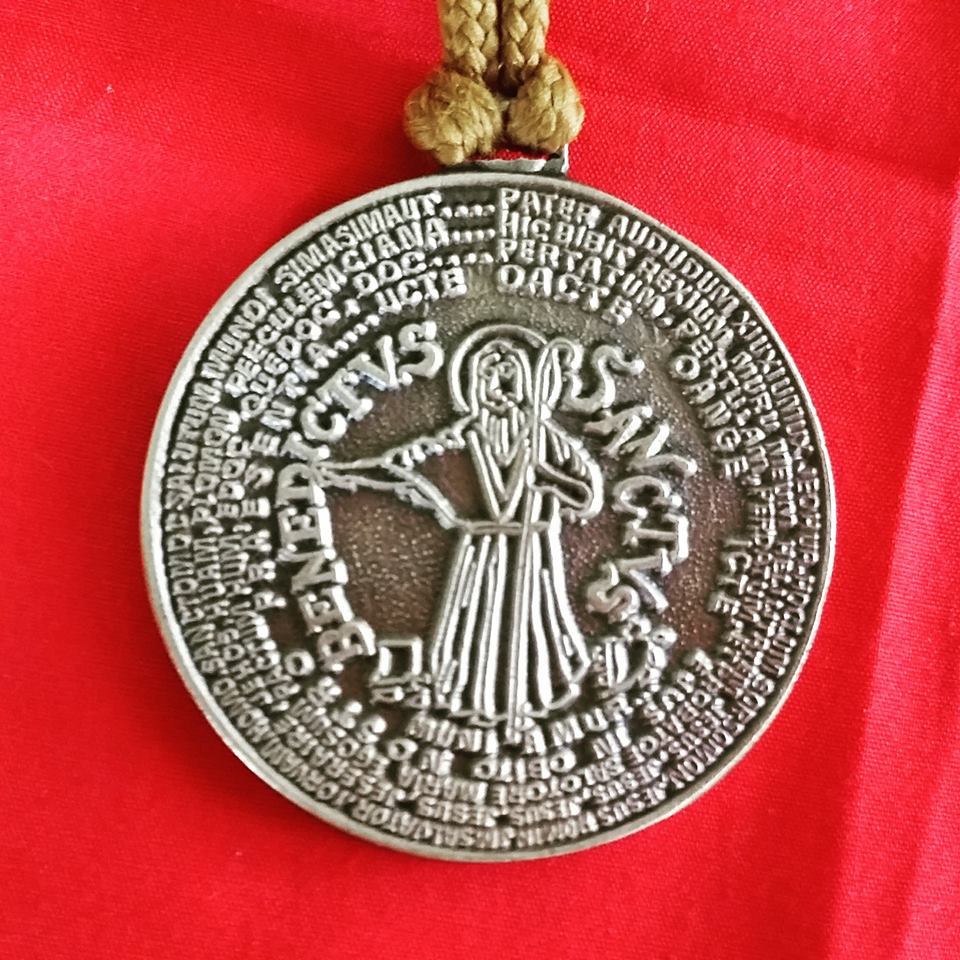Mahiwagang Medalya : SAINT BENEDICT MEDALLION / MEDALYA NI SAN BENITO