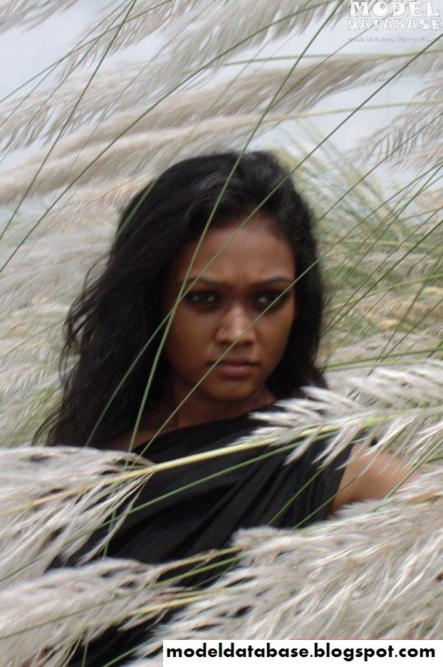 Hot bangladeshi actress and model Azra mahmood stills:2