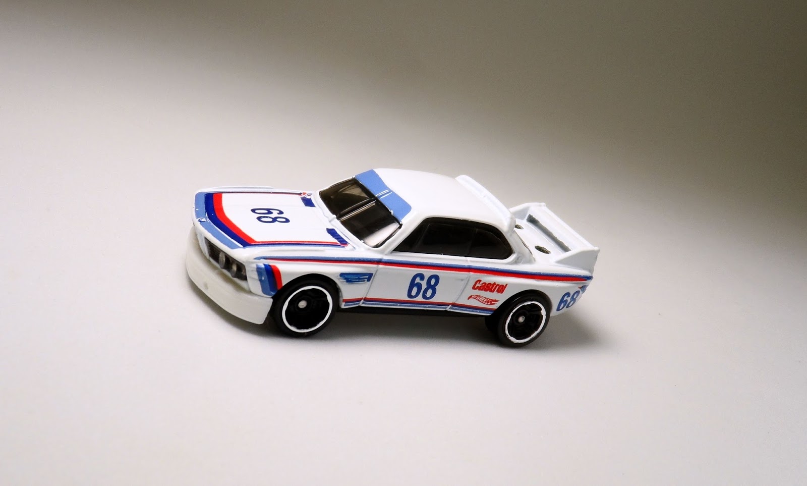 Lançamentos Hot Wheels: '73 BMW 3.0 CSL Race Car e BMW 2002