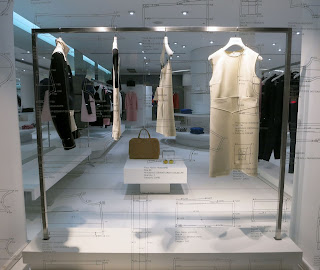 RetailStoreWindows.com: Courreges, Paris