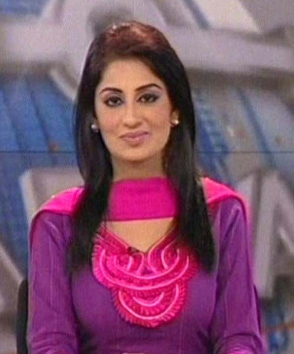 Pakistani News Casters Are Looking Like a Model | News Casters Wear ...