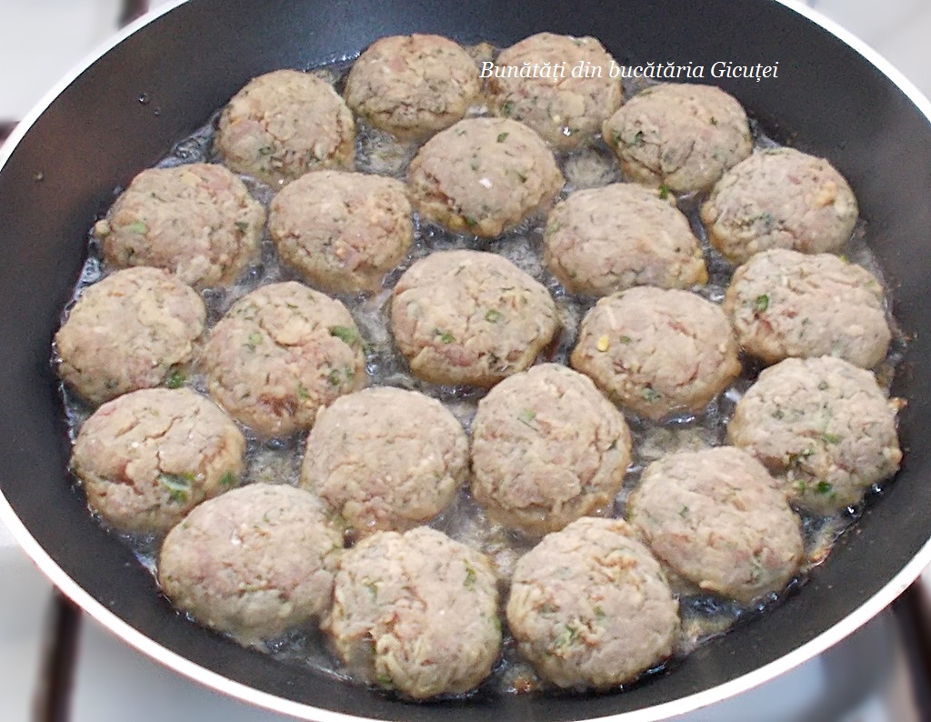 Chiftelute delicioase si suculente - Bunătăți din bucătăria Gicuței