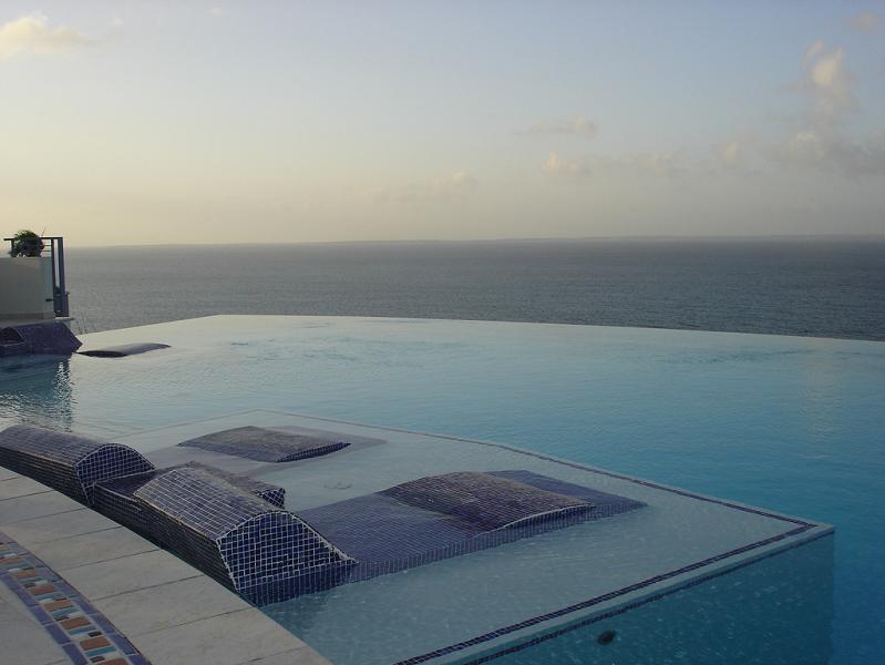 ellergy: 25 INCREDIBLE INFINITY POOLS