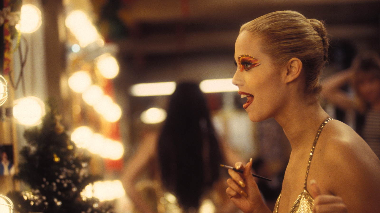 Movie Lovers Reviews: Showgirls (1995) - Psychopath Goes to Vegas and ...