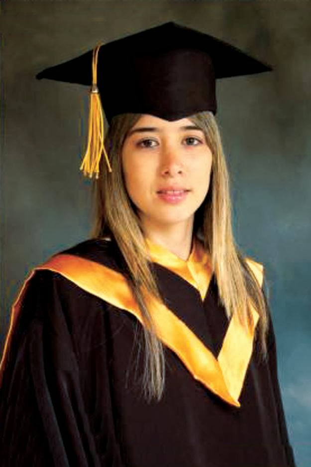 ALQUILER DE TOGAS Y ANUARIOS DE PROMOCION