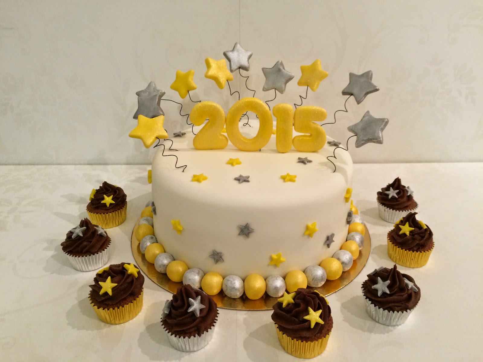 Karina´s Cookies & Cupcakes: Pastel Fin de año