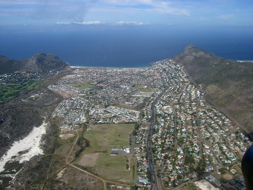 Cape Dx - Gary Deacon: Fish Hoek - An aerial photograph from 750m a.s.l.