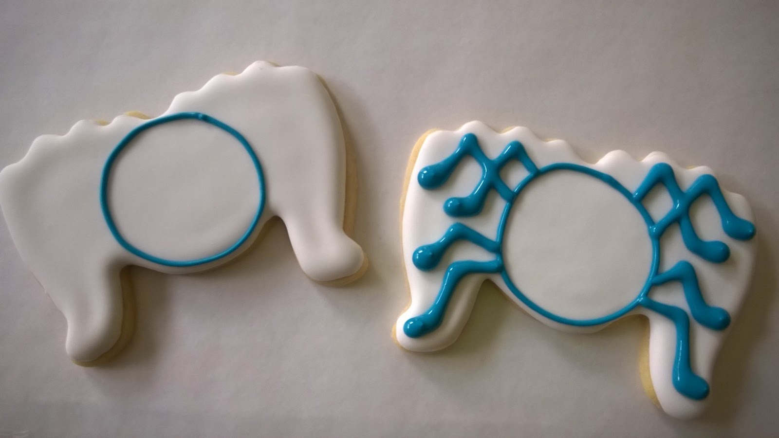 The Royal Icing Queen: Spider Cookies - Tutorial with Pictures