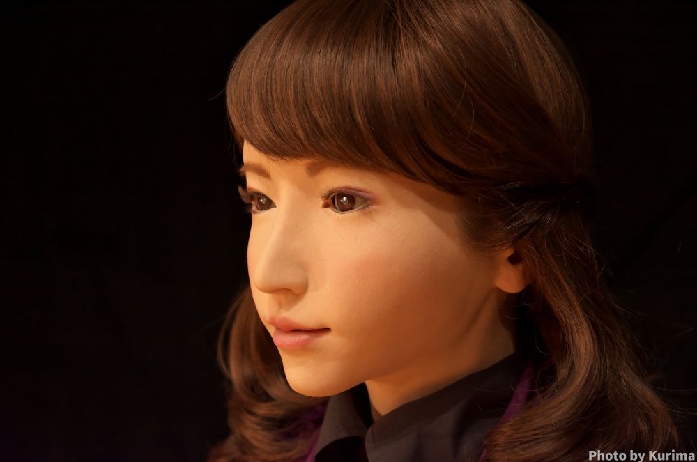 Tecnoneo: El robot hiperrealista Erica tiene la apareriencia y actúa ...