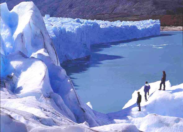 Give incandescent sun: The Perito Moreno glacier