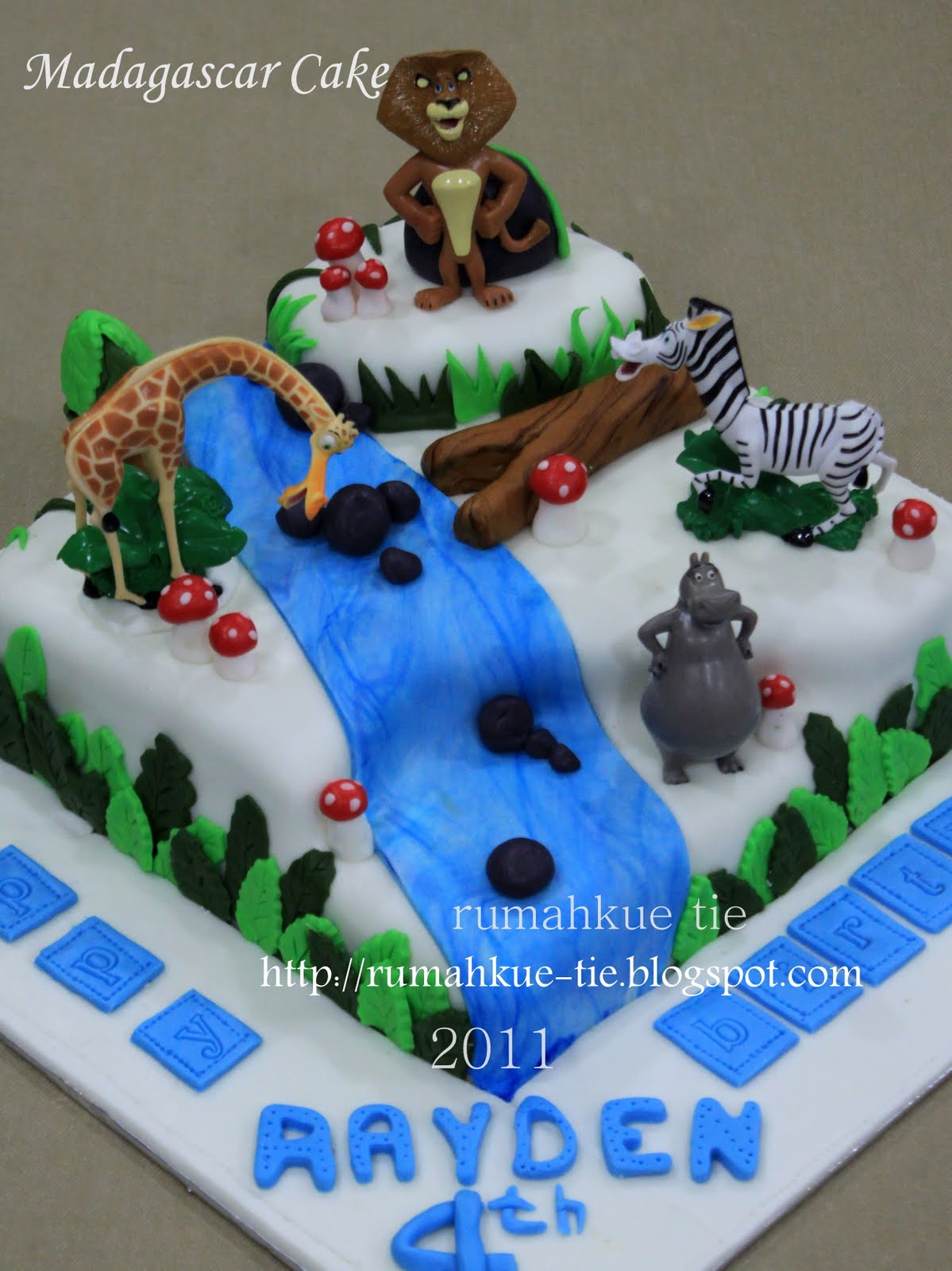 Rumahkue Tie: Madagascar Cake