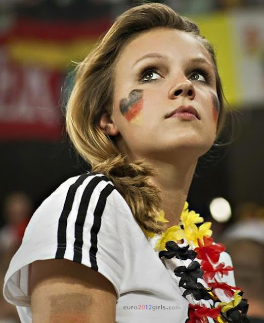 Most Beautiful Euro 2012 German Female Fans - Ye Kya Chutiyapa Hai
