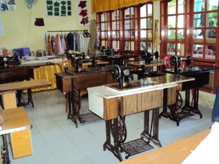 Lembaga Kursus dan Pelatihan Menjahit "ANDIS": April 2011
