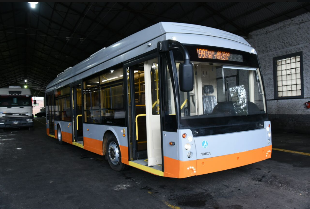 Defensa y Armas: Llegaron trolebuses cero kilómetro para Rosario