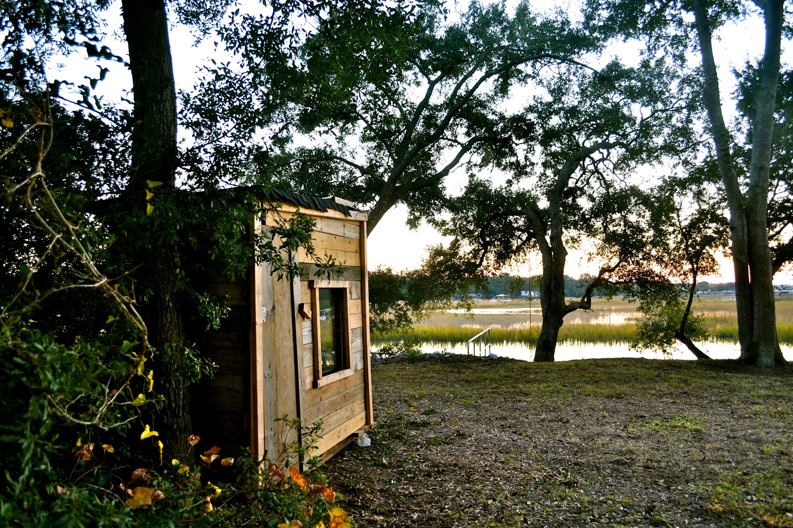 Relaxshacks.com: Girl Power! The cool fort/shack/tiny house of Tyler ...