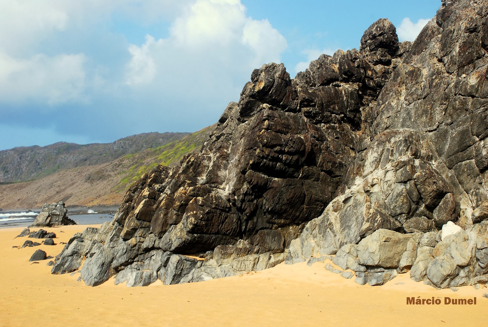 Marcio Dumel: ROCHA ÍGNEA TRAQUITO